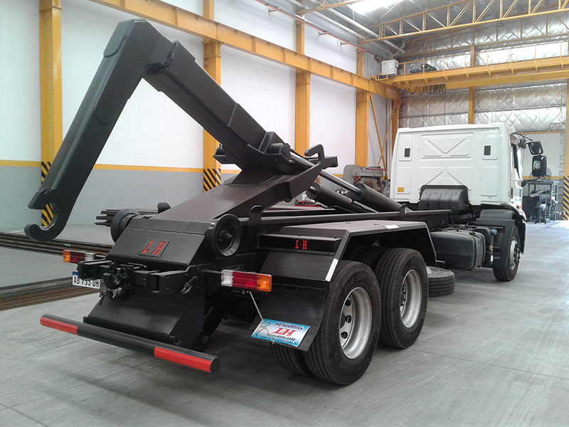 Equipo Roll-Off a Brazo